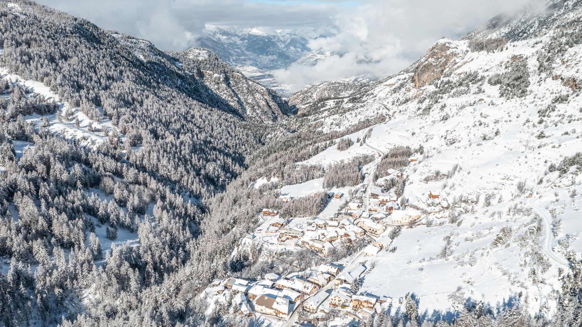 Vars and its Villages | Vars: Hautes-Alpes ski resort