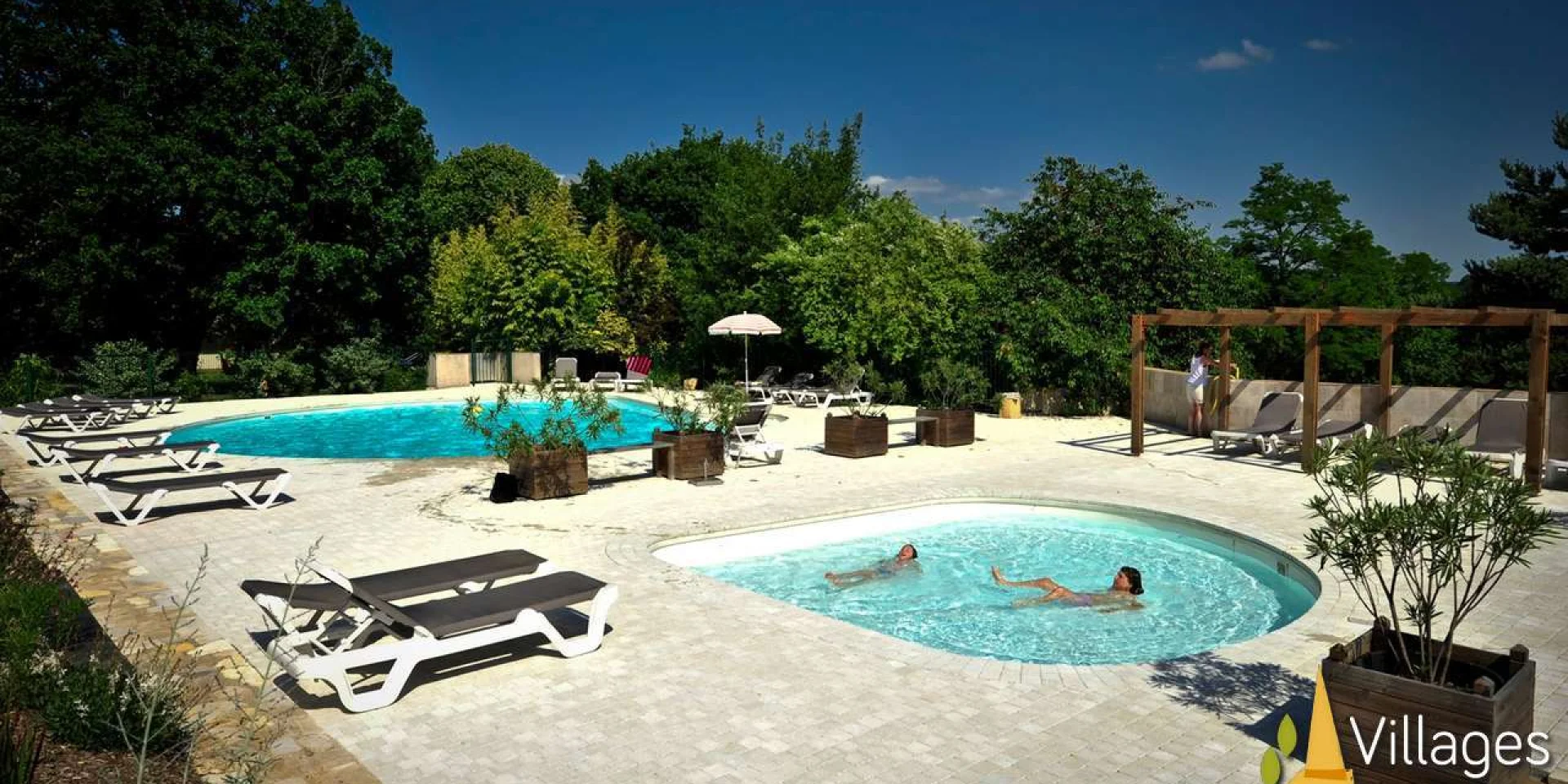 Gîte avec piscine : locations de vacances partout en France